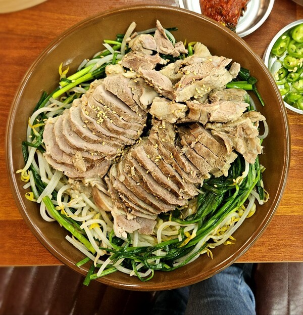 오국 능이오리국밥전문점